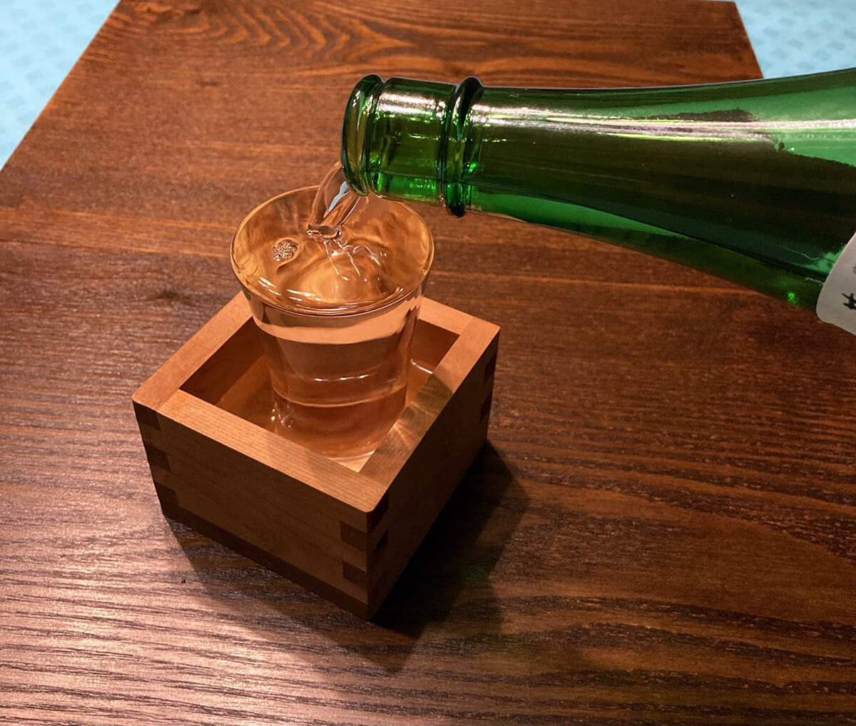 Let’s enjoy the styles of drinking Japanese sake!!