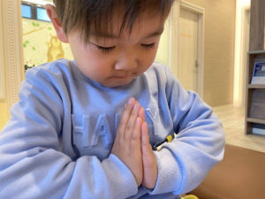 Why do Japanese people…?”Putting your palms together: 手を合わせる＝合掌”What ...